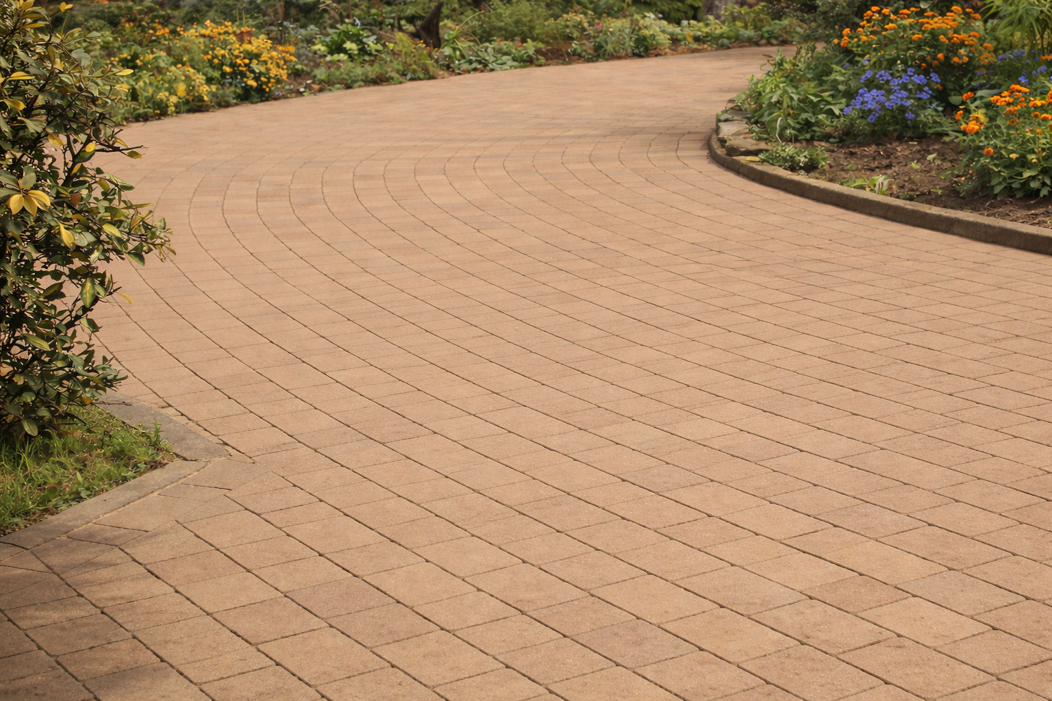 50mm Pencil Edge Block Paving Mellow Stone 11.52m2 3 Size Pack
